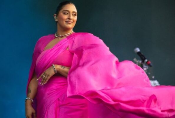 Raja Kumari takes stage by fire performing title track of Jawan in New ...