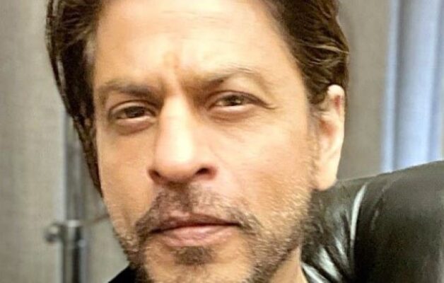 SRK suffers injury while shooting in the US, undergoes surgery | NRI Pulse